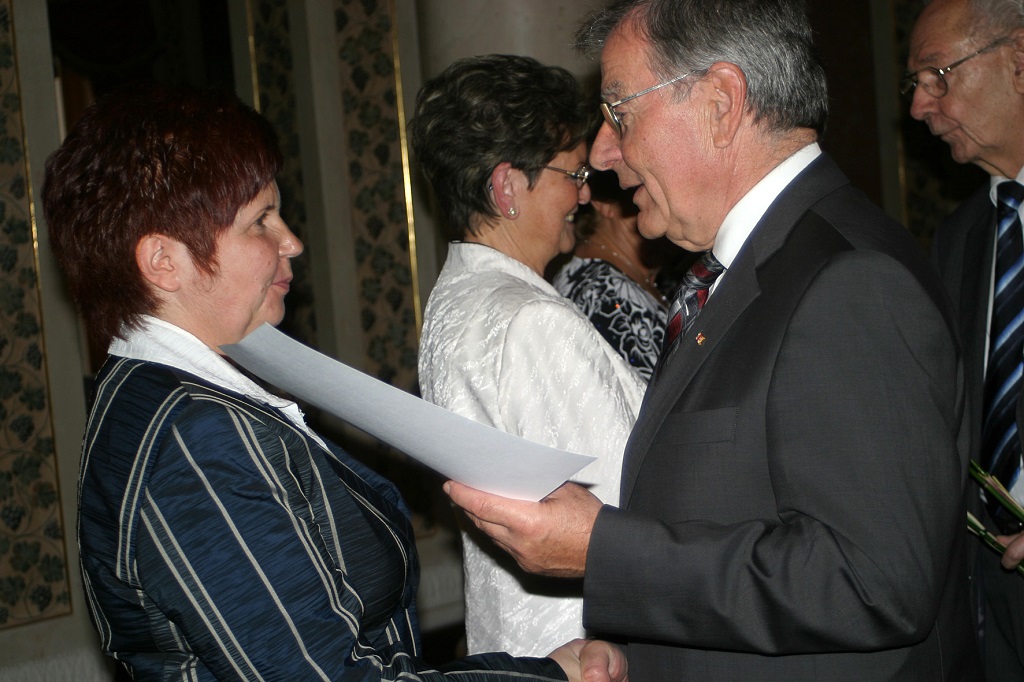 Mehr tun als seine Pflicht - Barbara Casper erhält die silberne ...